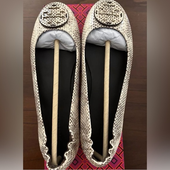 Shoes | New Tory Burch Minnie Travel Logo Ballet Flats Cream Roccia ...